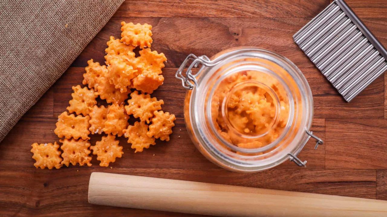 Super Quick and Easy Cheesy Crackers - ChainBaker